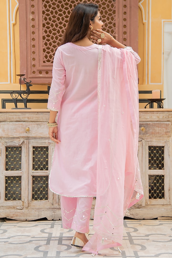 Baby Pink Hand Embroidered Kurta Set Design by Maison Shefali at Pernia's Pop Up Shop 2024