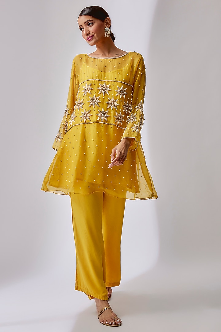 Bright Yellow Organza Co-Ord Set by Midushi Bajoria at Pernia's Pop Up ...