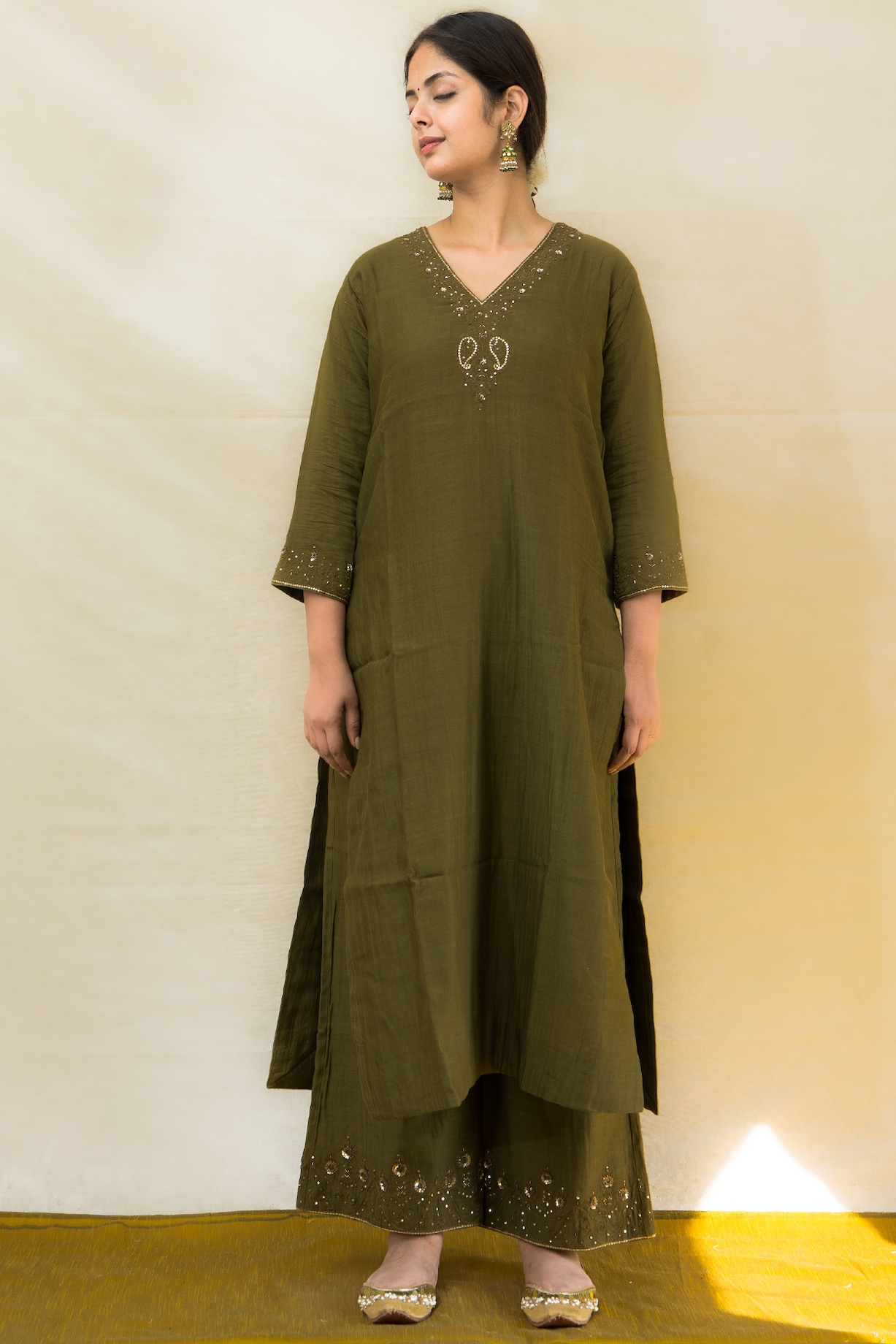 Olive Green Mul Chanderi Embroidered Kurta Set by MITHI SUPARI at ...