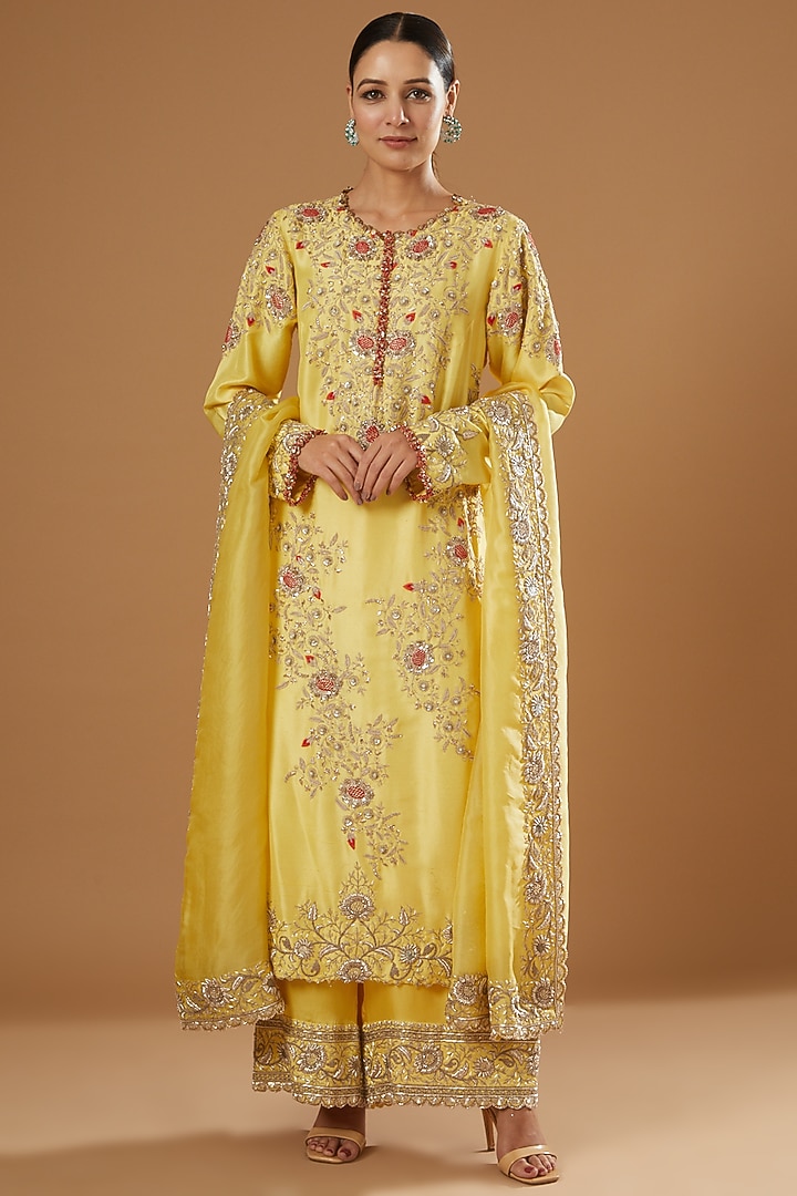 Yellow Embroidered Kurta Set by Minaxi Dadoo at Pernia's Pop Up Shop 2025