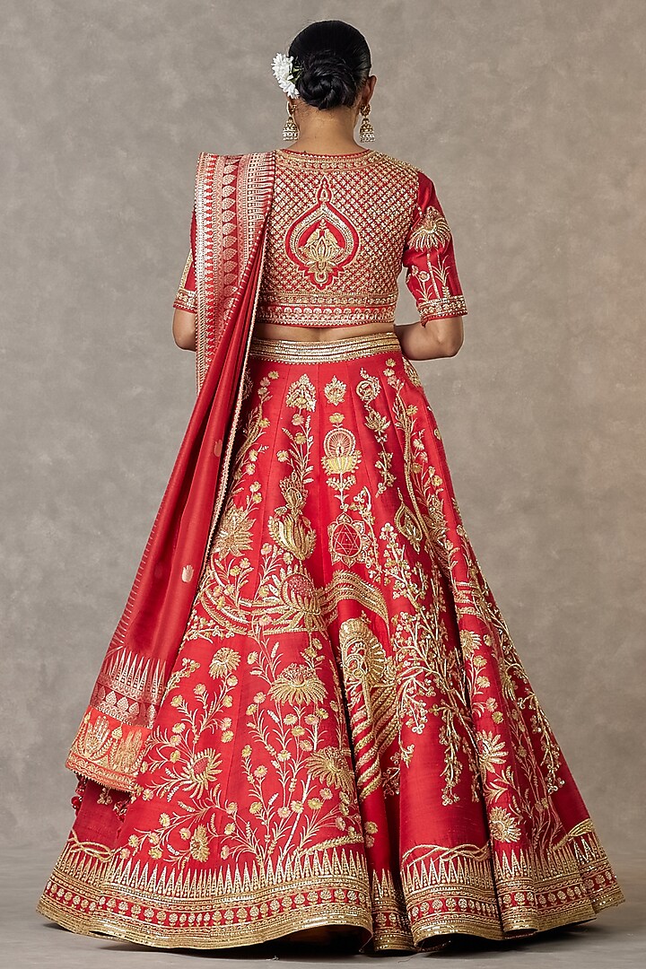 Red Bagh-E-Bahar Neelkamal Raw Silk Thread Embroidered Bridal Lehenga Set by Masaba at Pernia's ...