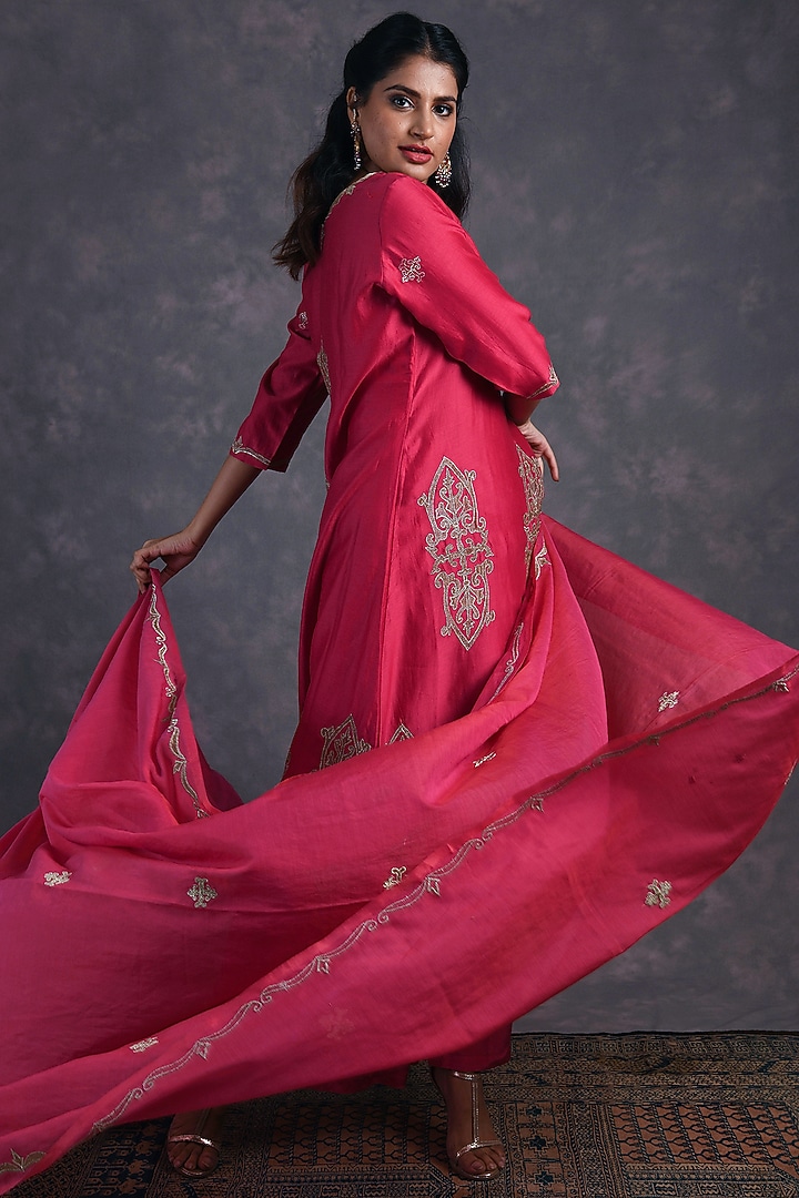 Rose Pink Embroidered Kurta Set by Naina Arunima at Pernia's Pop Up ...