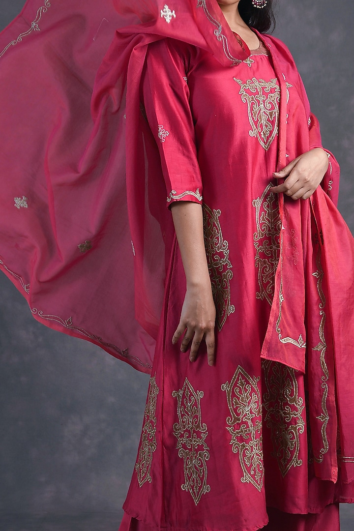 Rose Pink Embroidered Kurta Set by Naina Arunima at Pernia's Pop Up ...