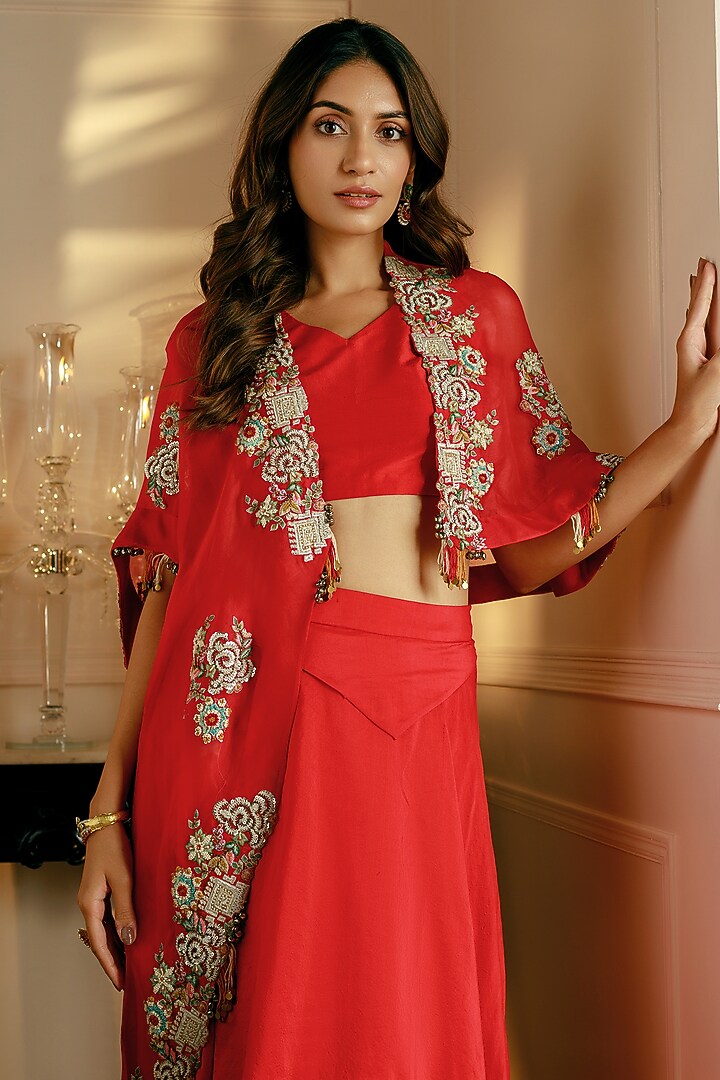 Red Silk & Organza Jacket Wedding Lehenga Set by Nehha Nhata at Pernia ...