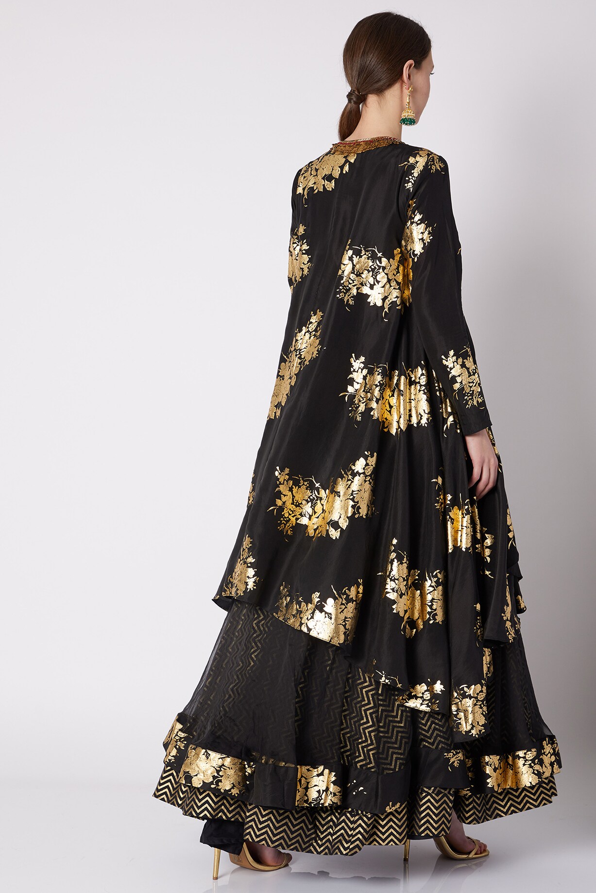 Black Embroidered Lehenga Set by Nikasha at Pernia's Pop Up Shop 2026