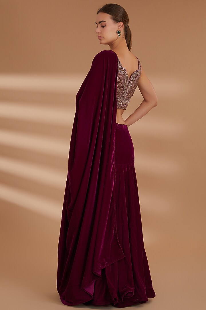 Maroon Velvet Saree Set by NOW WITH PRACHI at Pernia's Pop Up Shop 2025