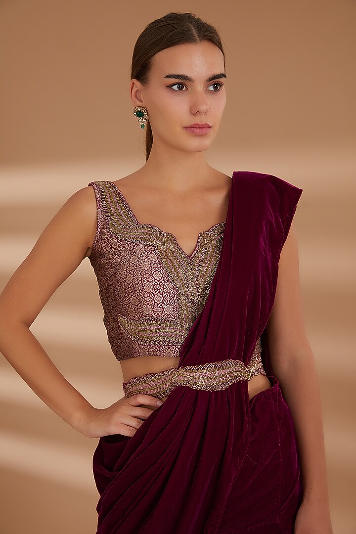 Maroon Velvet Saree Set by NOW WITH PRACHI at Pernia's Pop Up Shop 2025