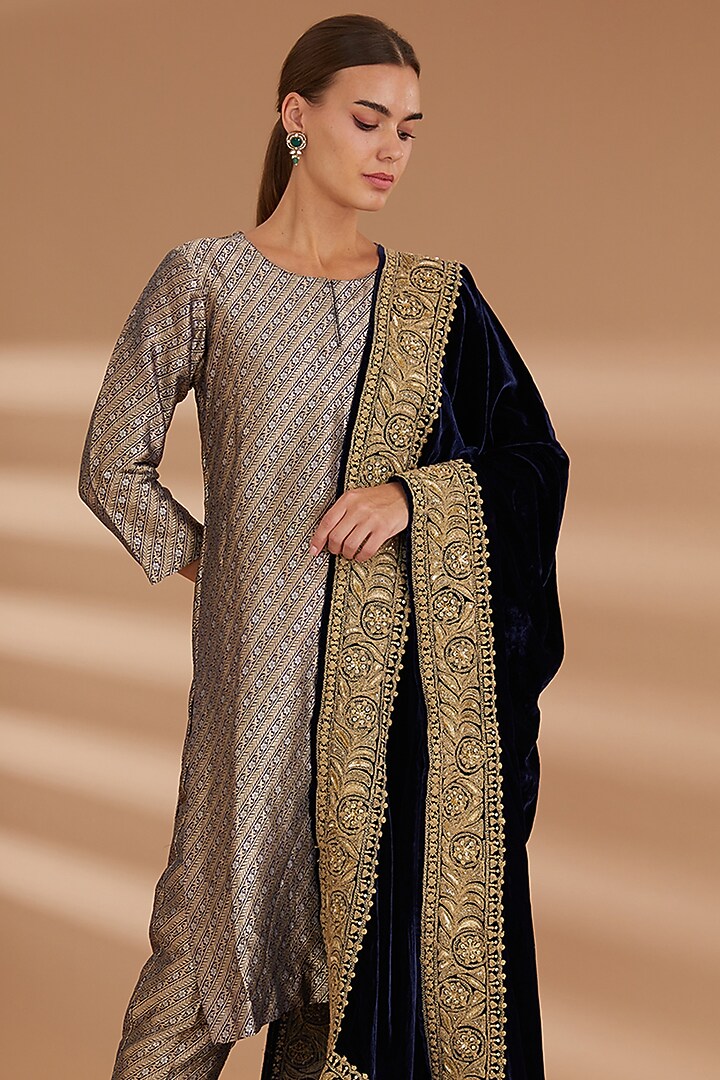 Blue Velvet Hand Embroidered Dushala by NOW WITH PRACHI at Pernia's Pop ...