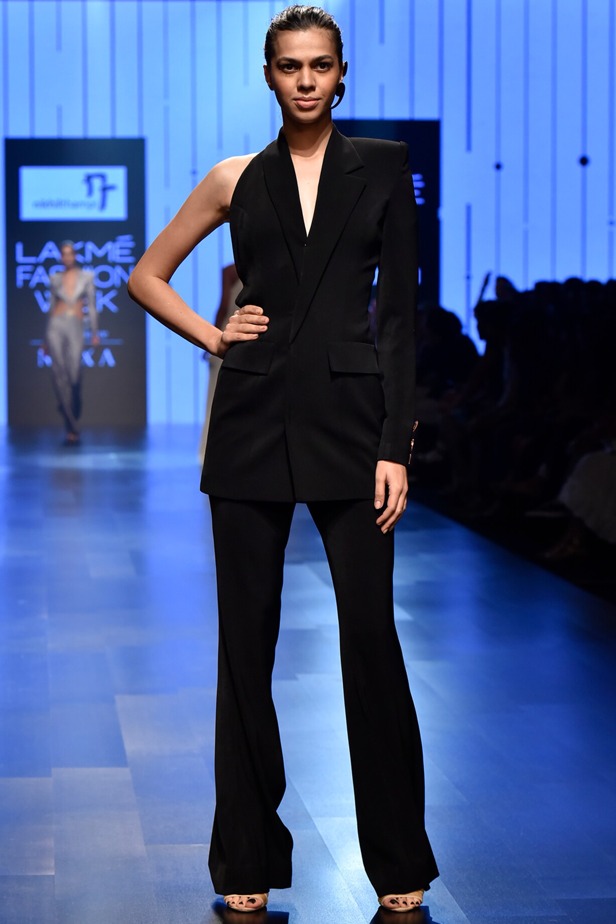 Black Circular Back Cut Out Blazer Set by Nikhil Thampi at Pernia's Pop ...