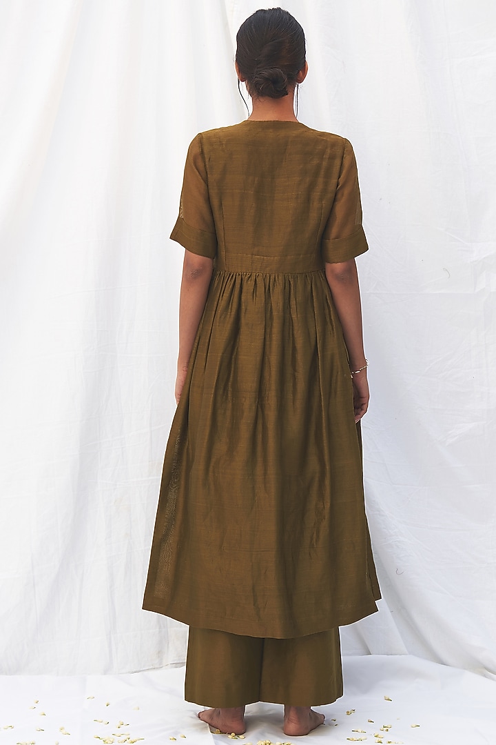 Olive Green Bandhej Kurta Set by The Label Nuska at Pernia's Pop Up ...