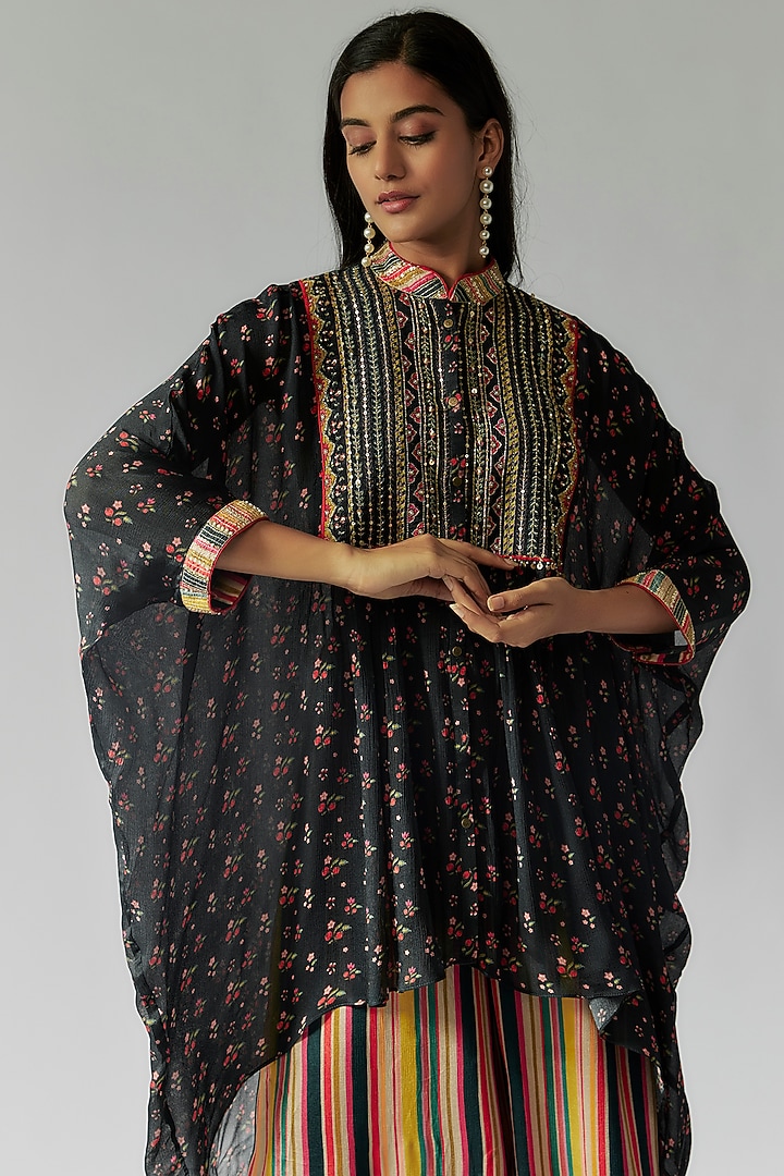 Deep Green Wrinkle Chiffon Hand Embroidered Kaftan Kurta Set by Sandhya ...