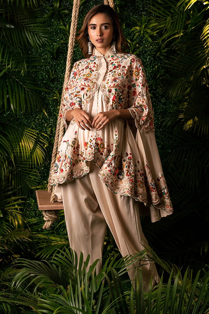 Ivory Dupion Embroidered Cape Set by Pallavi Poddar (India) at Pernia's ...