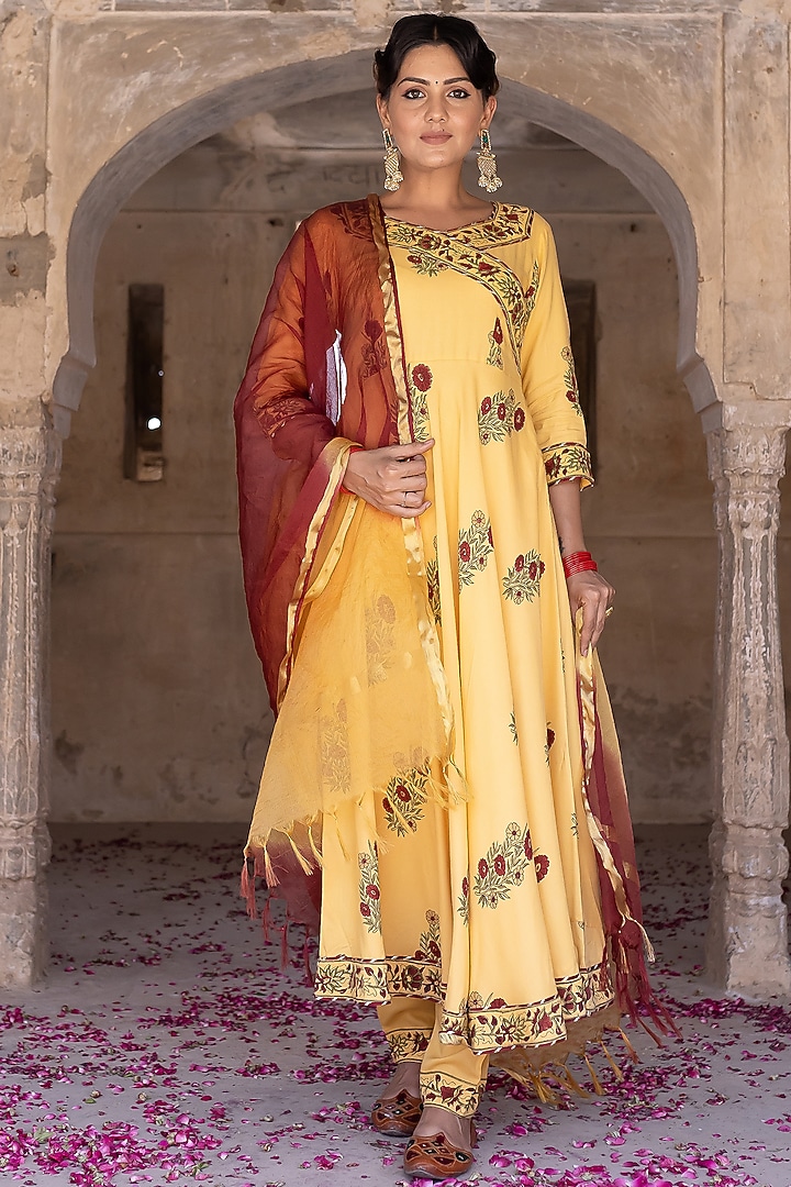 Yellow Printed Angrakha Kurta Set by Pheeta at Pernia's Pop Up Shop 2025