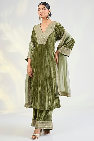 POULI - Buy Kurta Set, Boho Dress, Lehenga, Pant Online 2025