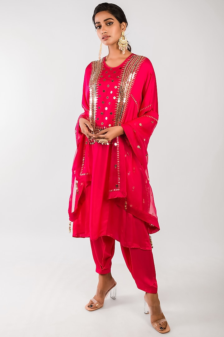 Pink Embroidered Choga Kurta Set by Prahnaaya at Pernia's Pop Up Shop 2025