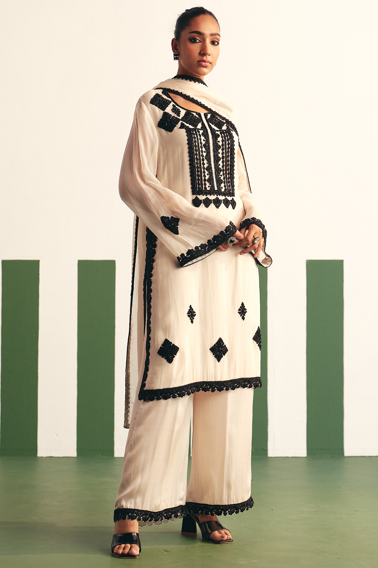 Ivory Organza Embroidered Kurta Set by Reeti Arneja at Pernia's Pop Up ...
