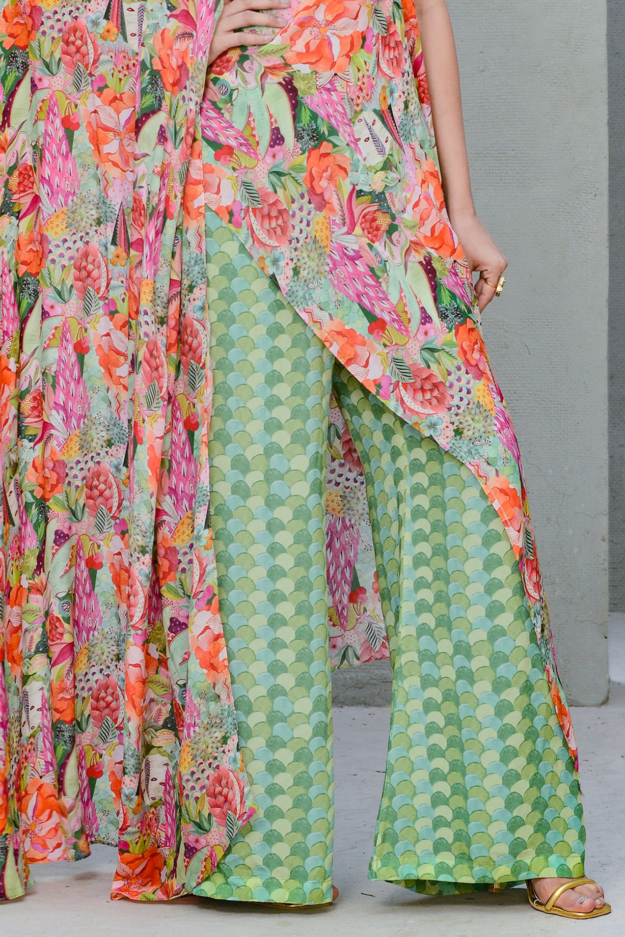 Multi-Colored Crepe Printed Draped Cape Set by Rishi & Vibhuti at ...