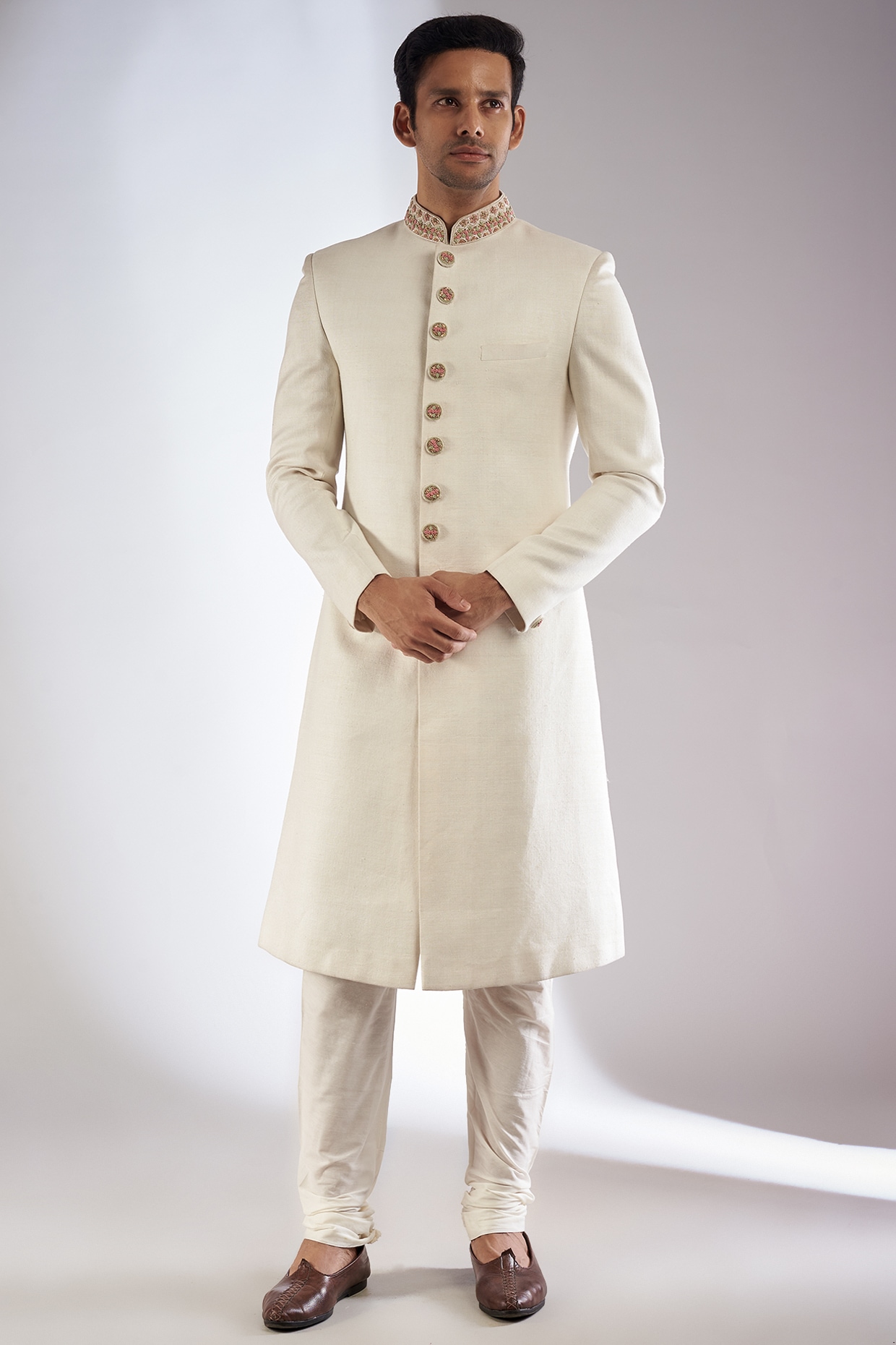 White Double Matka Silk Wedding Sherwani Set by RIYAASAT at Pernia's ...