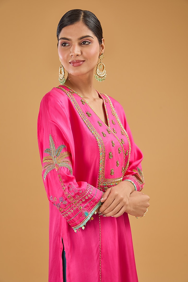 Hot Pink Silk Hand Embroidered Kurta Set Design by Raji Ramniq at Pernia's Pop Up Shop 2024