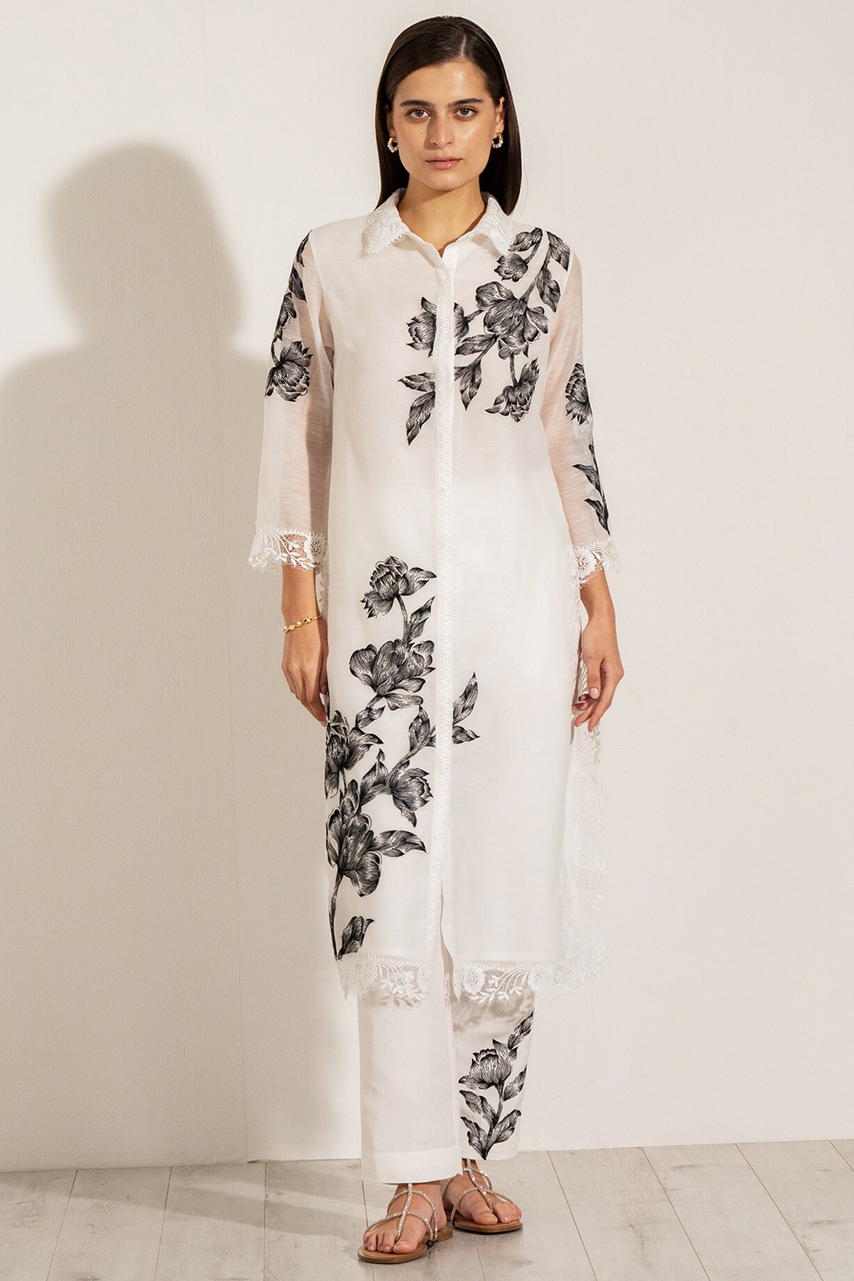 White Dhaka Linen Floral Printed Tunic Set by Ranna Gill at Pernia's Pop Up Shop 2025
