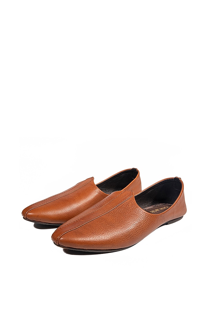 Buy ROHAN ARORA Tan Leather Mojris at Pernia'sPopUpShopMen 2024