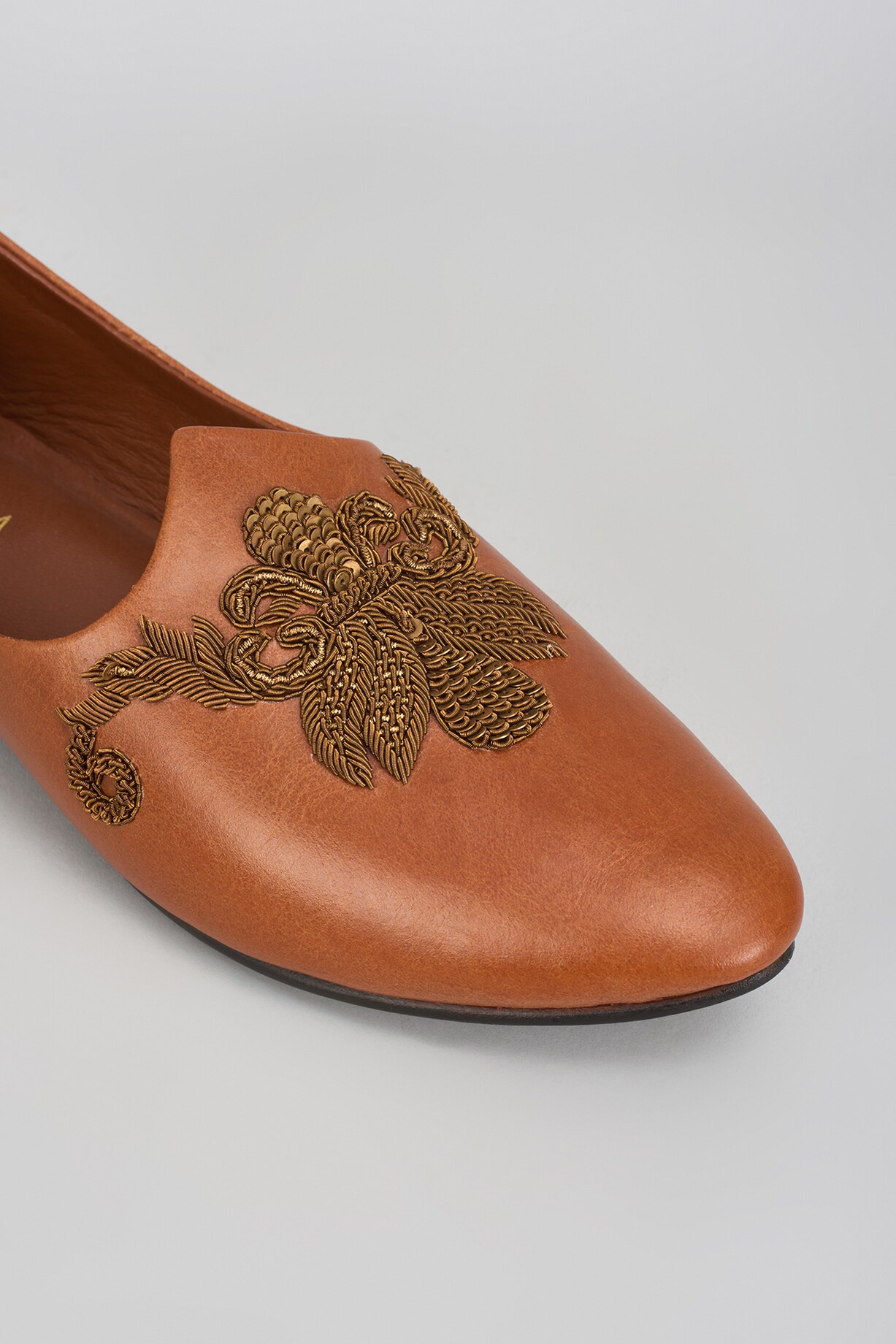 Buy ROHAN ARORA Tan Leather Zardosi Embroidered Mojris at Pernia ...