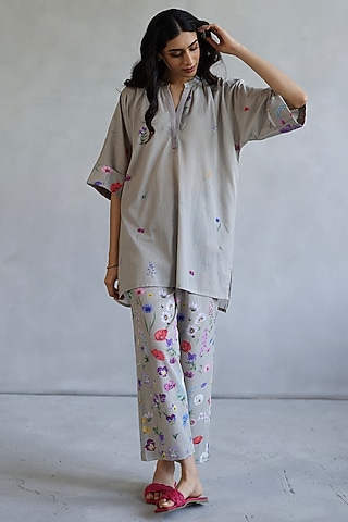 Cocoa Linen Floral Motif Kaftan by Roza Pret at Pernia's Pop Up Shop 2026