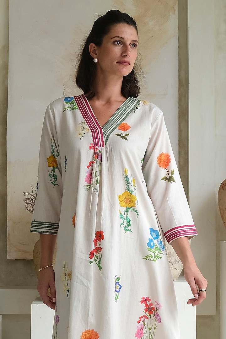 Ivory Linen Floral Kurta Set by Roza Pret at Pernia's Pop Up Shop 2026