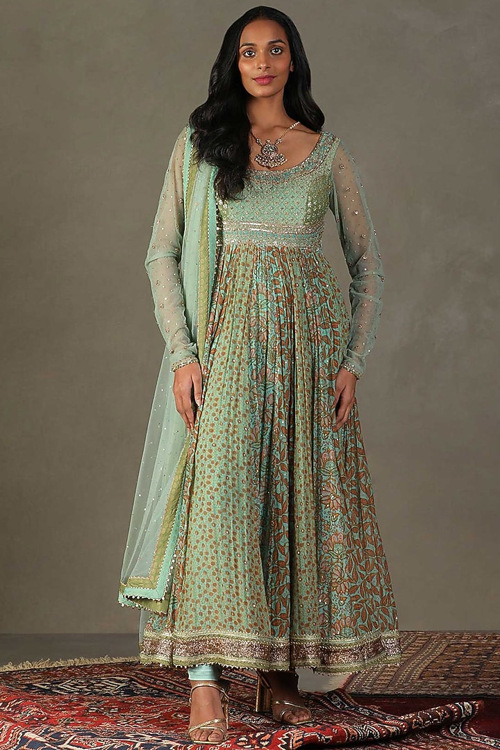 Spruce Green Silk Zardosi Hand Embroidered Kurta Set by Ri Ritu Kumar at Pernia's Pop Up Shop 2025