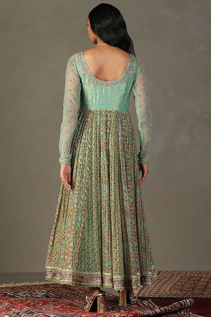 Spruce Green Silk Zardosi Hand Embroidered Kurta Set by Ri Ritu Kumar at Pernia's Pop Up Shop 2025