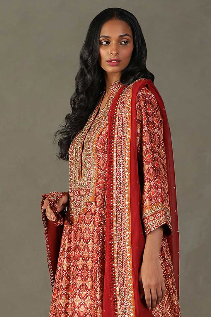 Wine Silk Geometric Printed Kurta Set by Ri Ritu Kumar at Pernia's Pop Up Shop 2025