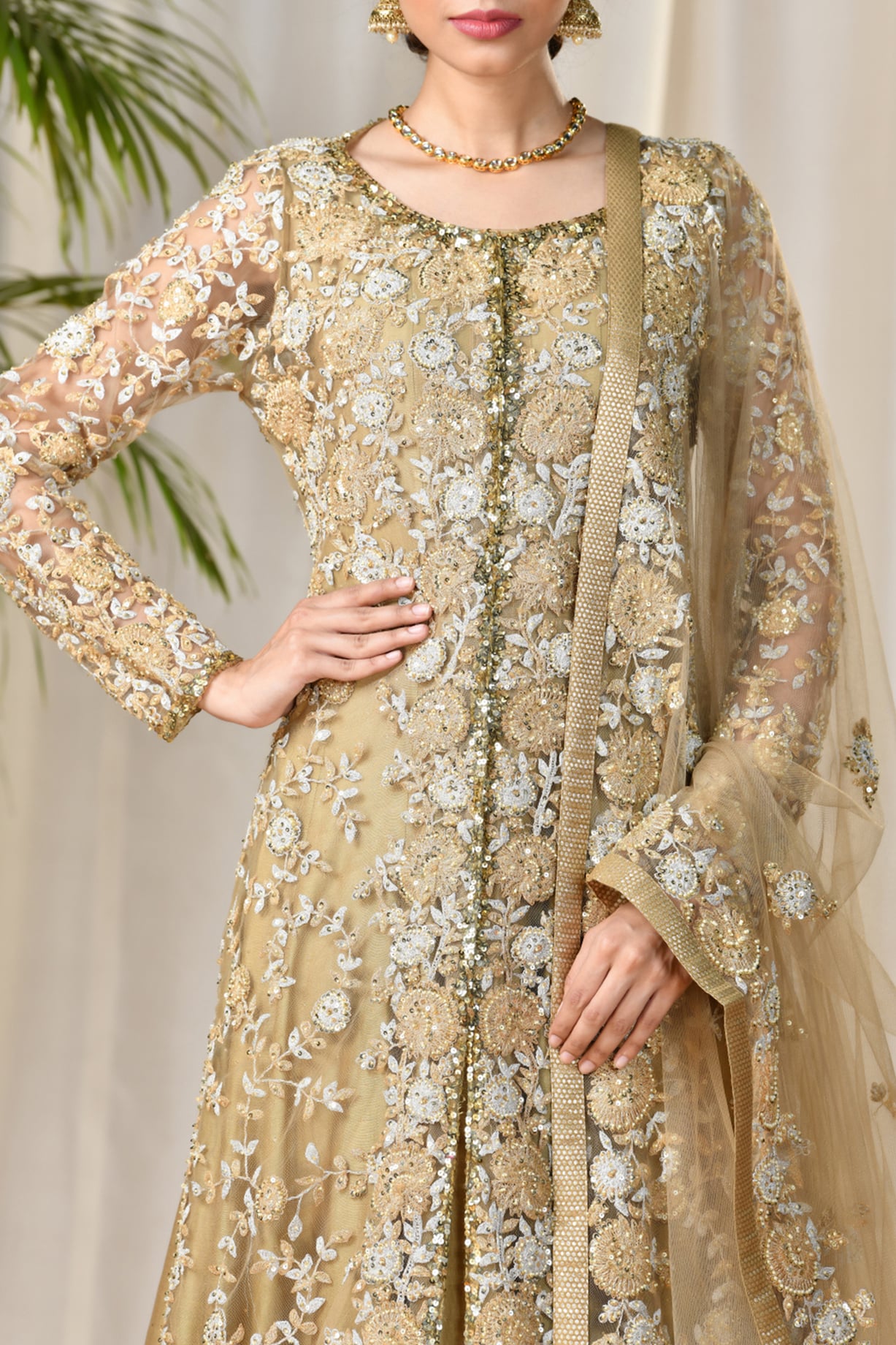 Beige Floral Embroidered Kurta Set by Ri Ritu Kumar at Pernia's Pop Up Shop 2025