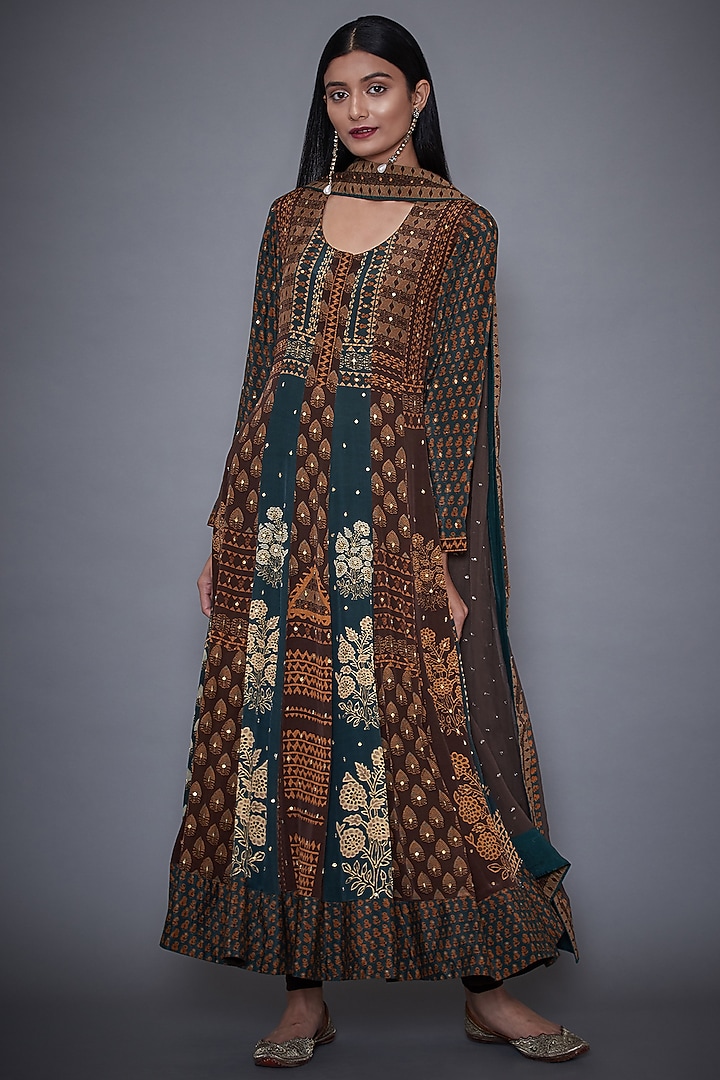 Brown & Emerald Green Embroidered Kurta Set by Ri Ritu Kumar at Pernia's Pop Up Shop 2025