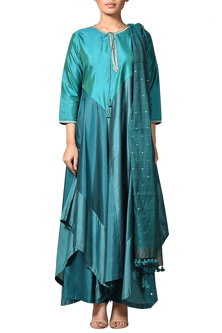 Turquoise & Jade Green Embroidered Kurta Set by Ri Ritu Kumar at Pernia's Pop Up Shop 2024