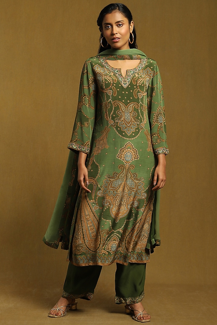 Green Viscose Paisley Printed Kurta Set by Ritu Kumar at Pernia's Pop Up Shop 2025