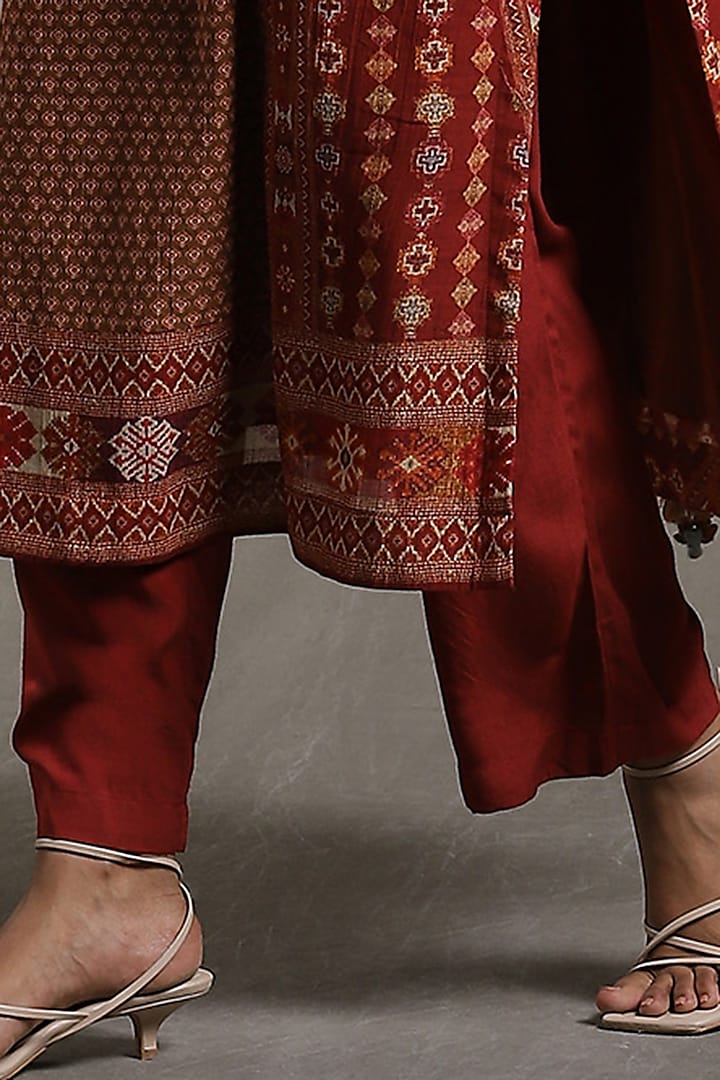 Rust Embroidered Kurta Set by Ritu Kumar at Pernia's Pop Up Shop 2025