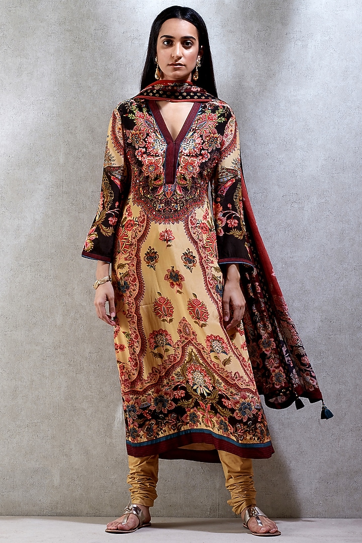 Beige & Burgundy Printed Kurta Set Design by Ritu Kumar at Pernia's Pop Up Shop 2024