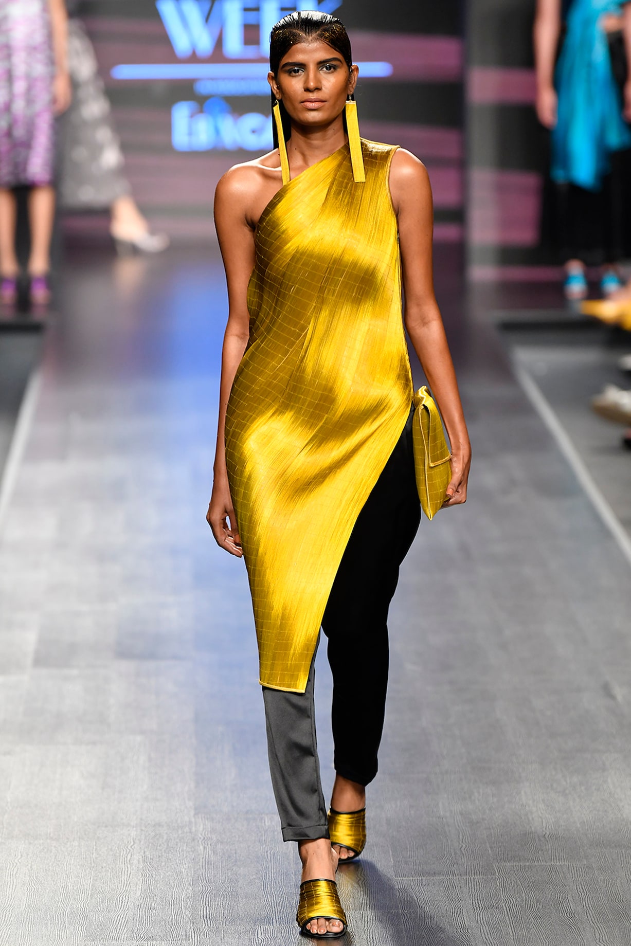 Gold Metal Wired Drape by Rimzim Dadu at Pernia's Pop Up Shop 2025