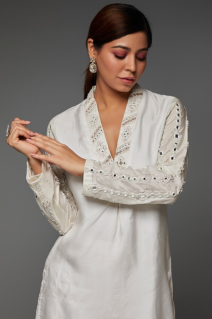 White Russian Silk Kurta Set by Saloni Jain at Pernia's Pop Up Shop 2026