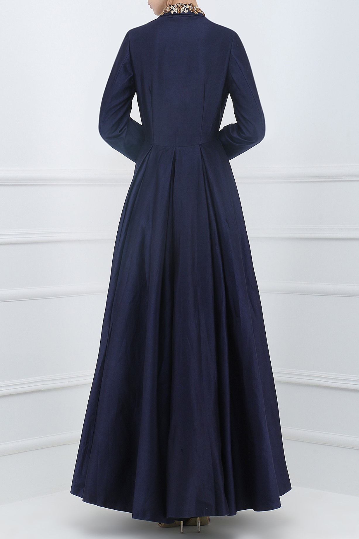 Navy blue embroidered front open gown available only at Pernia's Pop Up ...