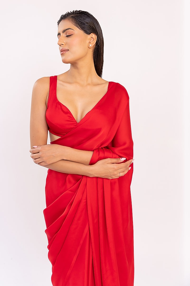 Blood Red Satin Saree Set by Shaakha at Pernia's Pop Up Shop 2025