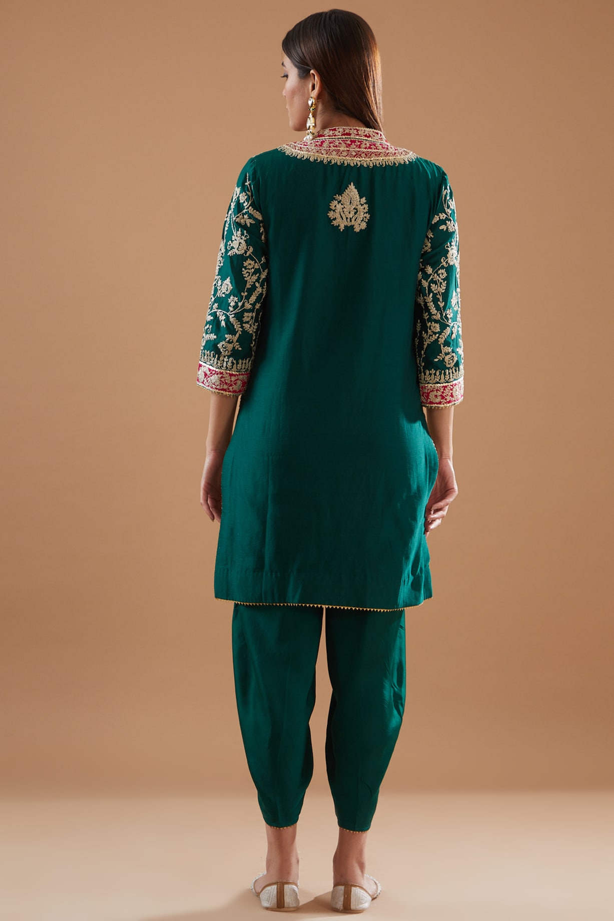 Green Bamberg Satin Dhoti Set by Sheetal Batra at Pernia's Pop Up Shop 2025 Green Bamberg Satin Dhoti Set by Sheetal Batra at Pernia's Pop Up Shop 2025