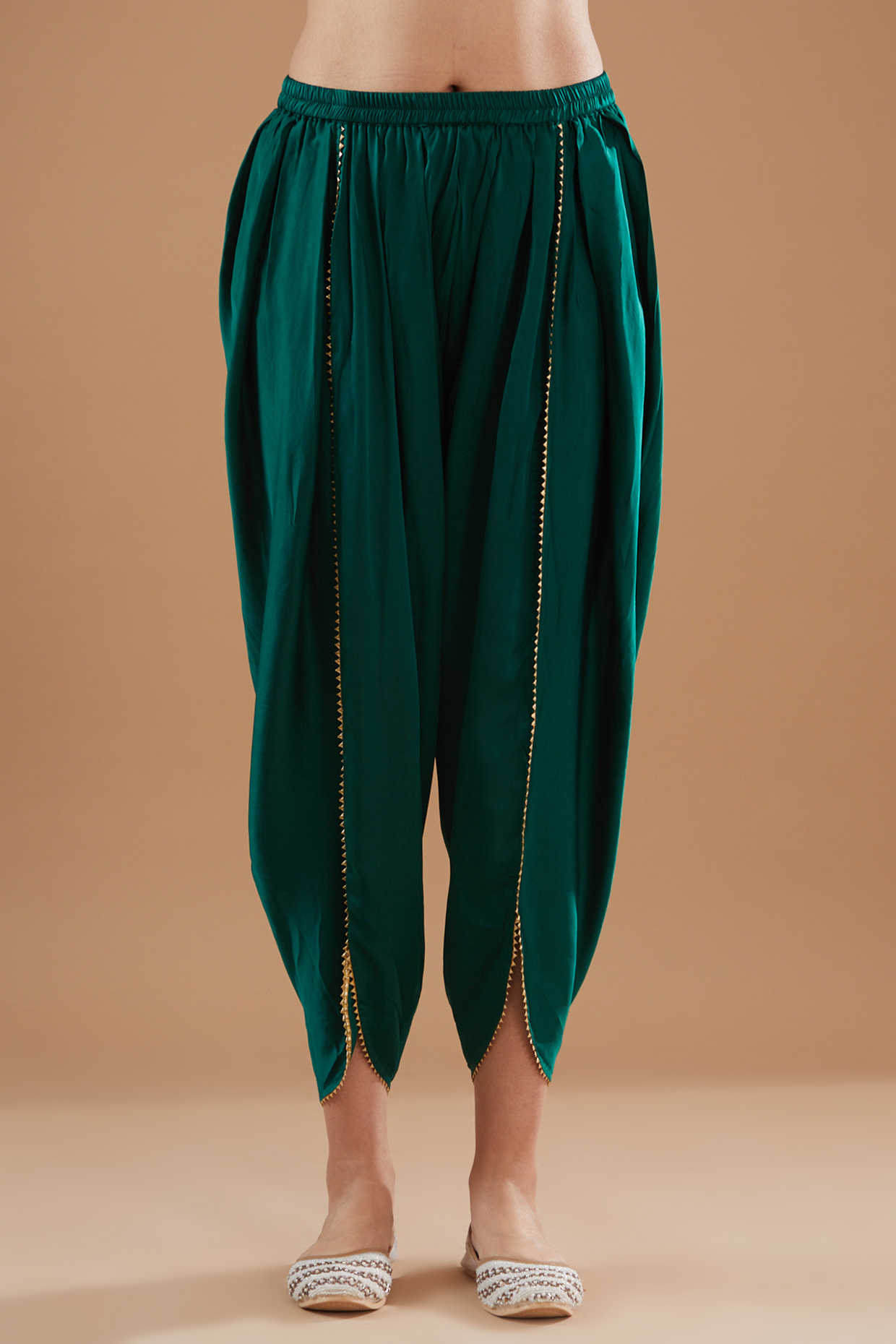 Green Bamberg Satin Dhoti Set by Sheetal Batra at Pernia's Pop Up Shop 2025 Green Bamberg Satin Dhoti Set by Sheetal Batra at Pernia's Pop Up Shop 2025