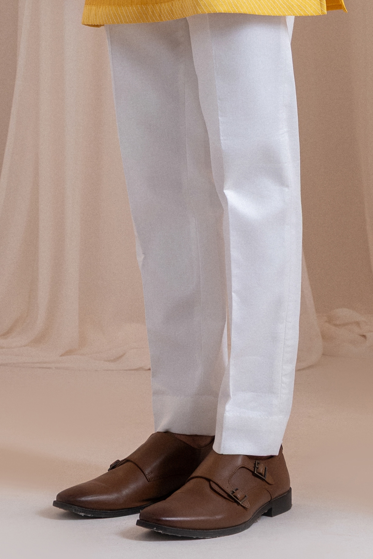 Yellow Chanderi Threadwork Kurta Set by Smriti By Anju Agarwal Men at ...