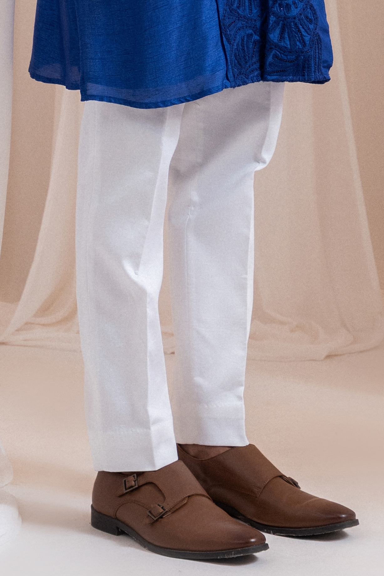 Blue Silk Thread Embroidered Kurta Set by Smriti By Anju Agarwal Men at ...