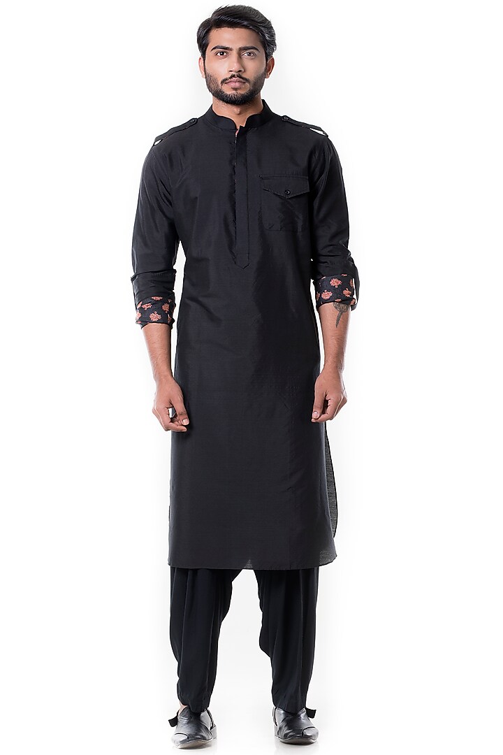 Black Pathani Kurta Set Design by Smriti By Anju Agarwal Men at Pernia ...