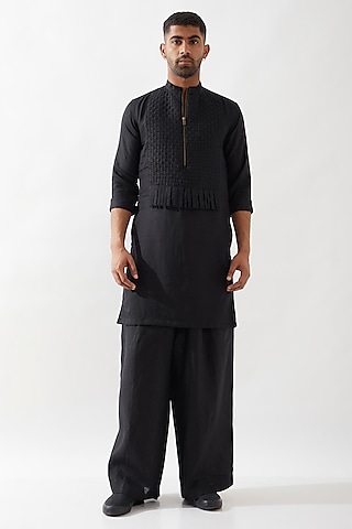 Black Linen Textured Kurta by Son Of A Noble SNOB Men at Pernia's Pop ...