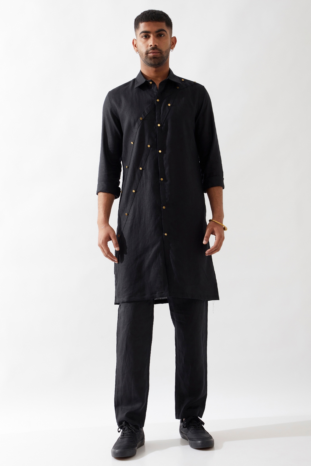 Black Linen Kurta by Son Of A Noble SNOB Men at Pernia's Pop Up Shop 2025