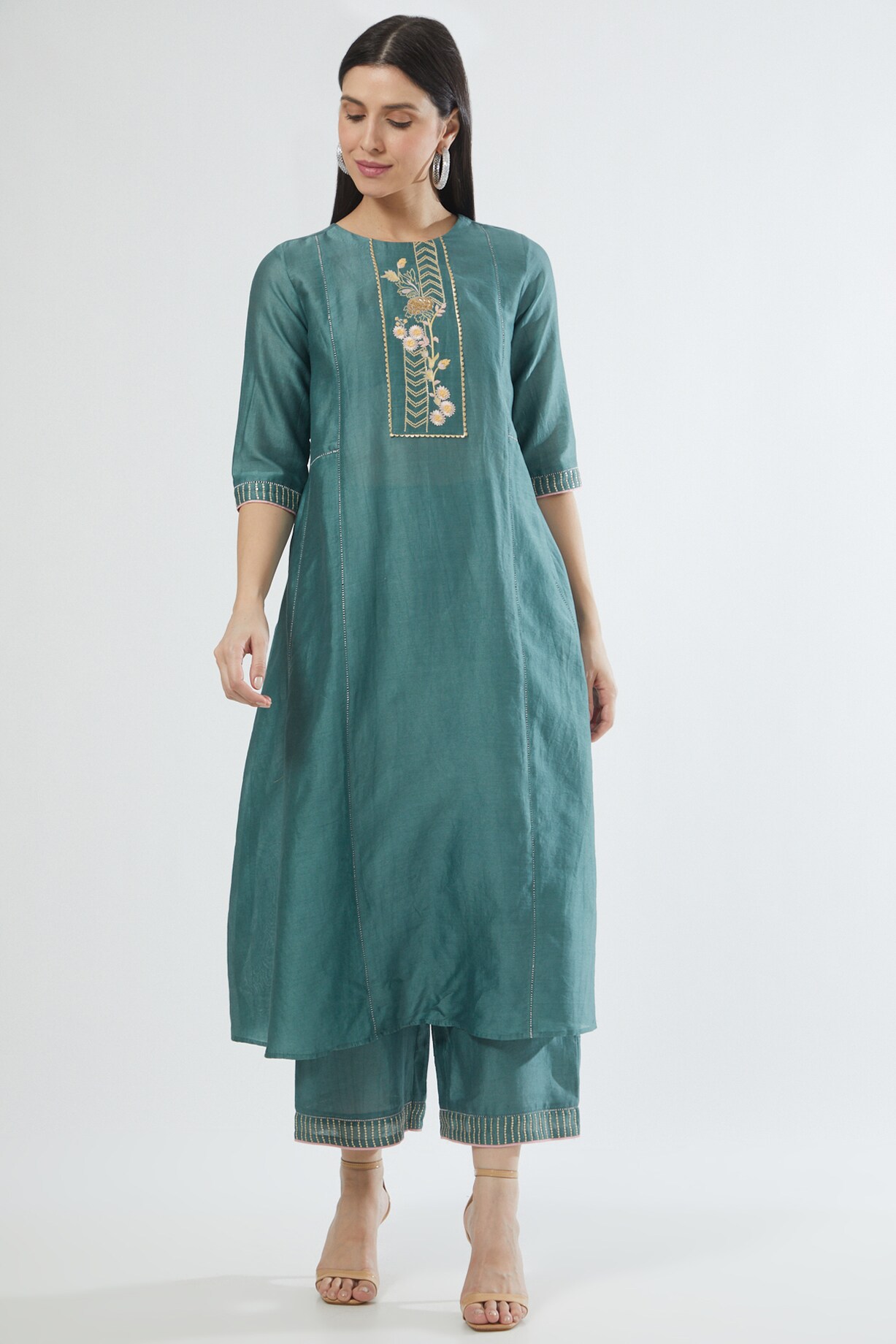 Powder Blue Embroidered Kurta Set by Srota By Srishti Aggarwal at ...