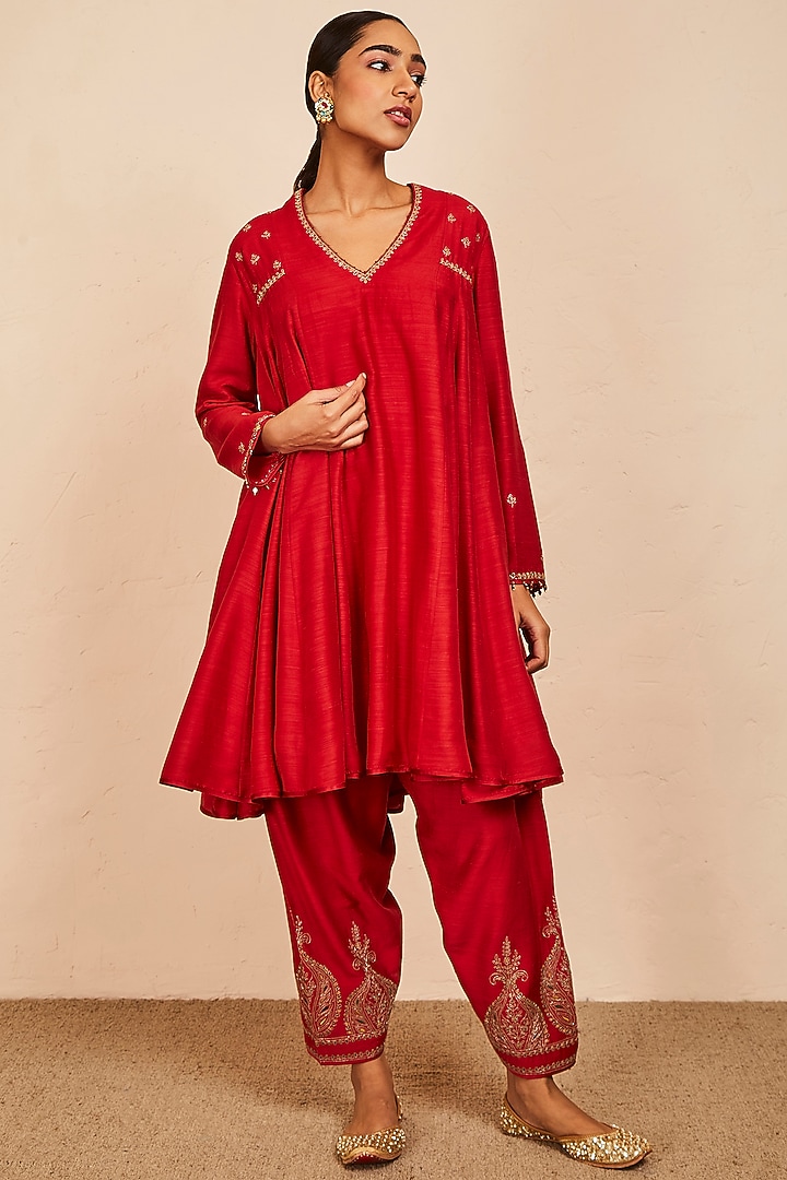 Red Tussar Georgette Embroidered Anarkali Set by Sue Mue at Pernia's ...